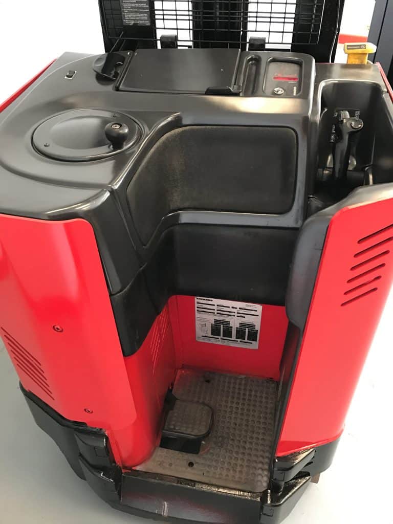 CES #20381 2005 Raymond EASI R40TT Reach Forklift 211