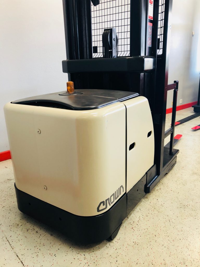 CES #20944 Crown SP3020-30 Order Picker w/ Wire Guidance - Coronado ...