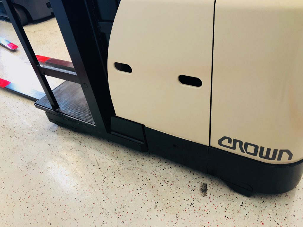 CES #20944 Crown SP3020-30 Order Picker w/ Wire Guidance - Coronado ...