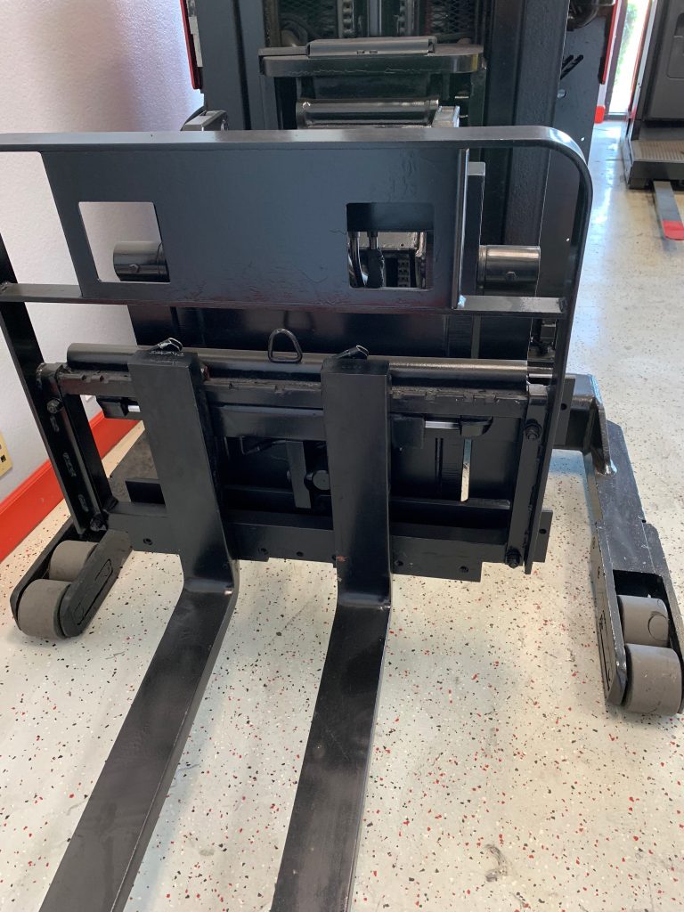 CES #20961 Raymond EASI R45TT Reach Forklift