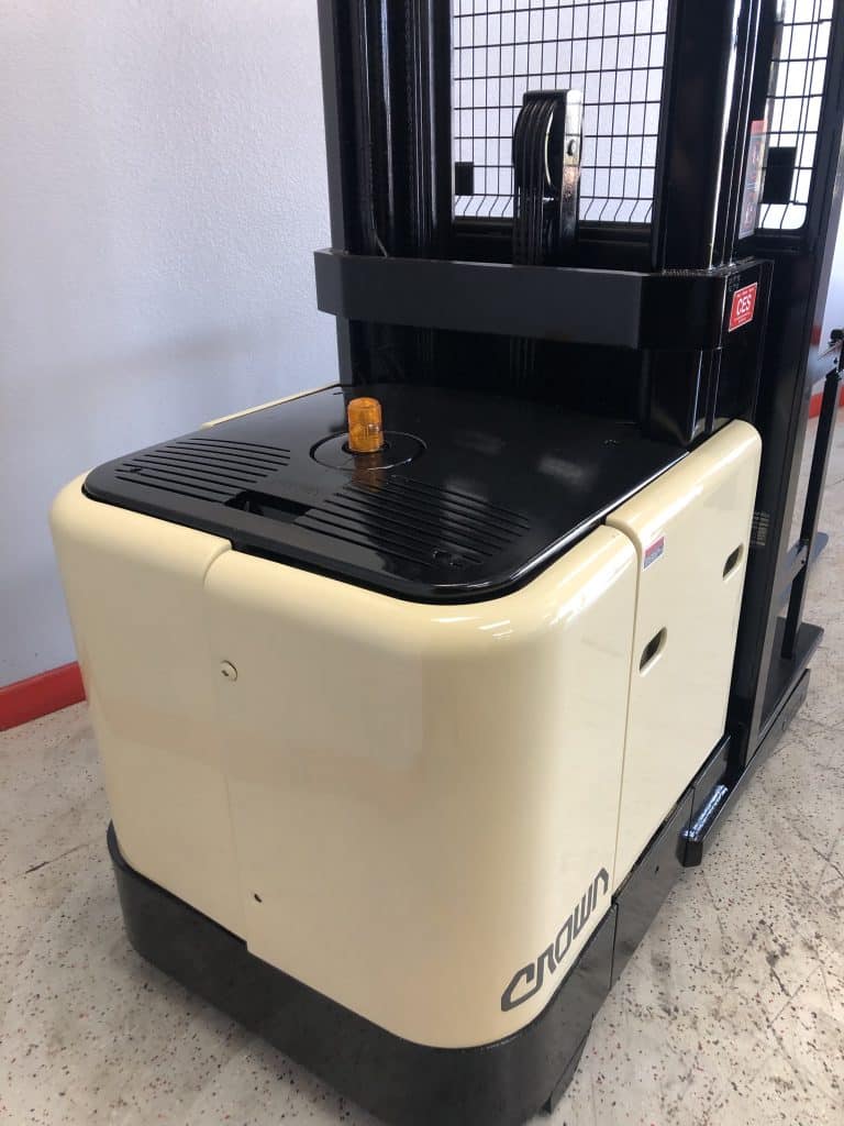 Used Crown Order Picker | CES #21070 | Coronado Equipment Sales